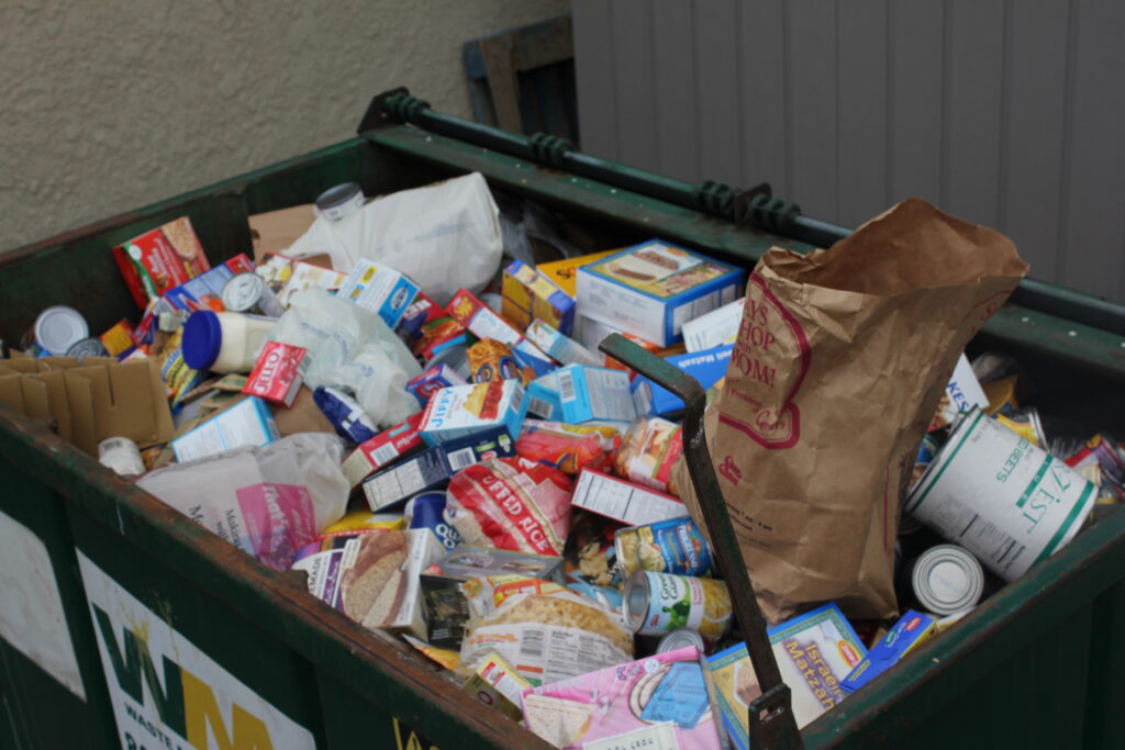 11 Surprising Things to Know When Donating to a Food Pantry - Food Dignity®